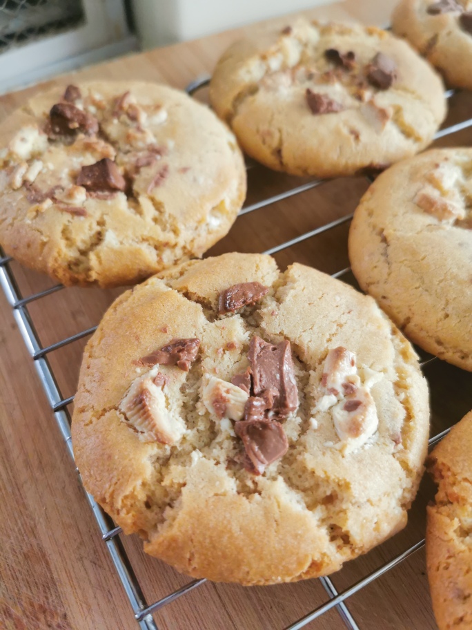 Milk and White Chocolate Cookies - My Simple Eats